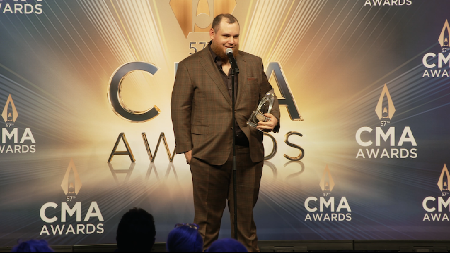 Luke Combs Praises "Fast Car" Singer Tracy Chapman After He Wins CMAs ...