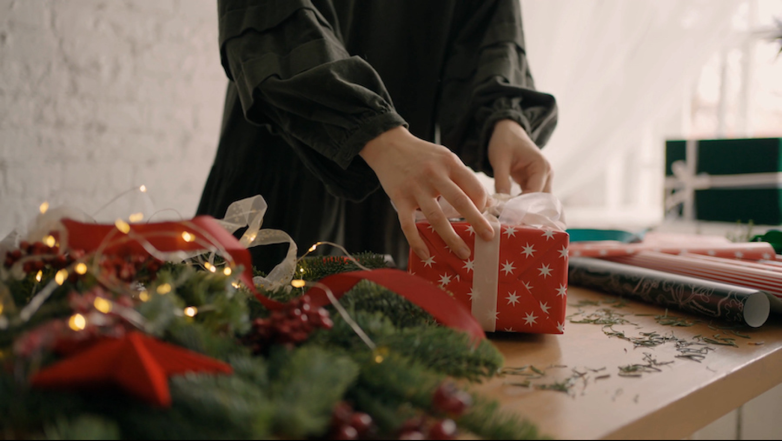 Savvy Shopping and Saving This Holiday Season | LifeMinute TV