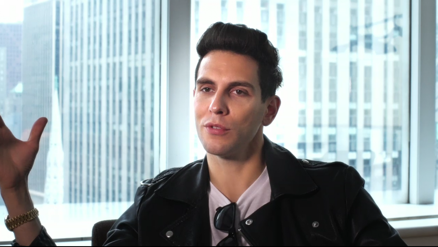 Cobra Starship's Gabe Saporta on 'Never Been In Love' | LifeMinute.tv
