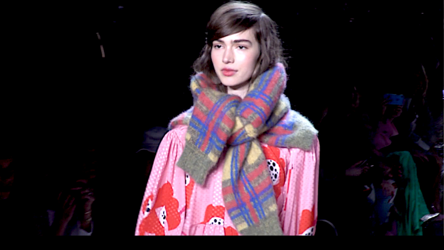 How to Wear Fall’s Timeless Fashion Accessory: The Scarf | LifeMinute TV